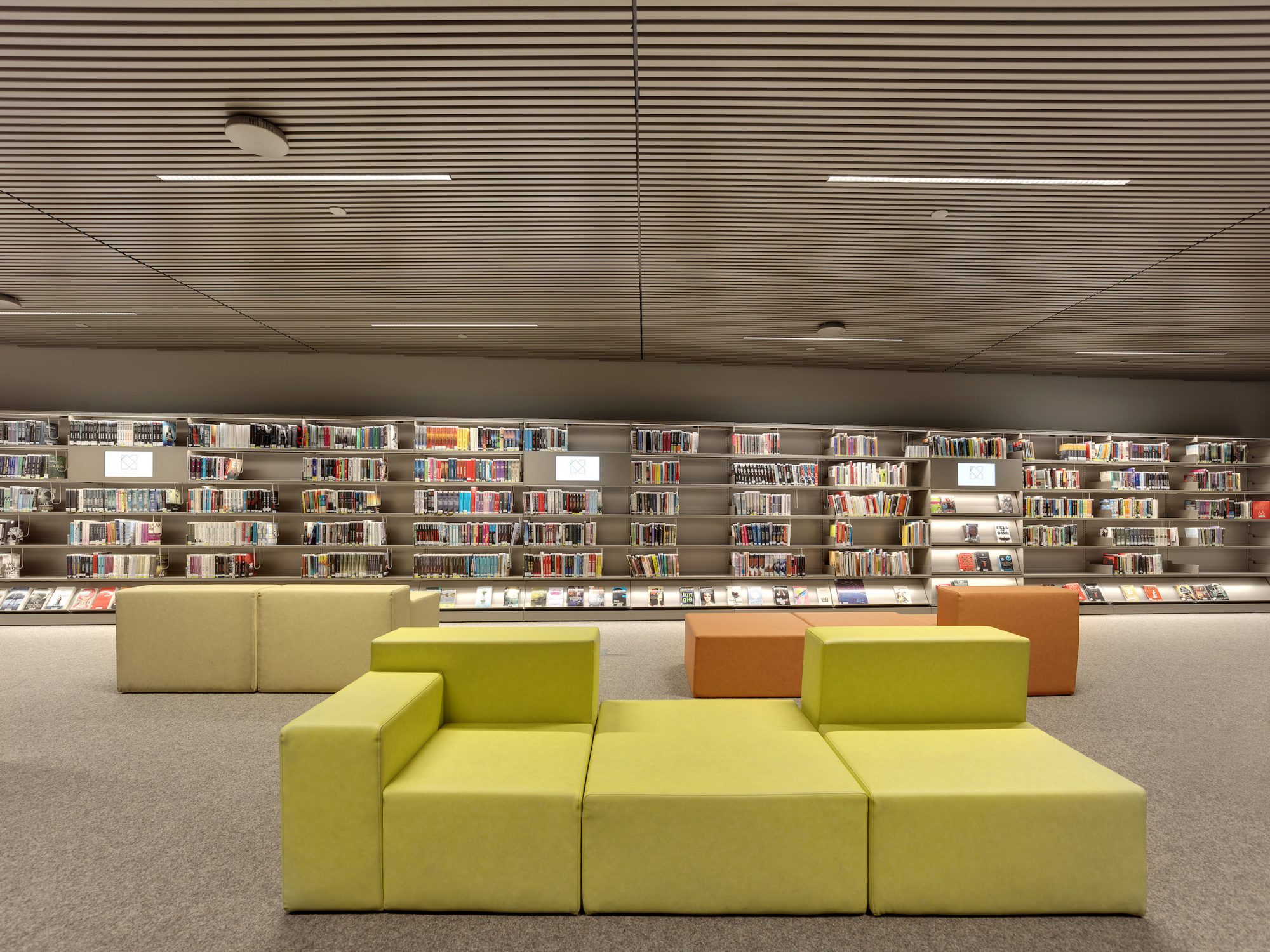 Custom linear lighting for public library De Krook in Ghent - Multiline